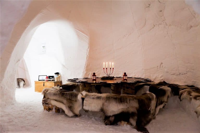 Conviértete en un esquimal alojándote dentro un hotel iglú o hotel de hielo