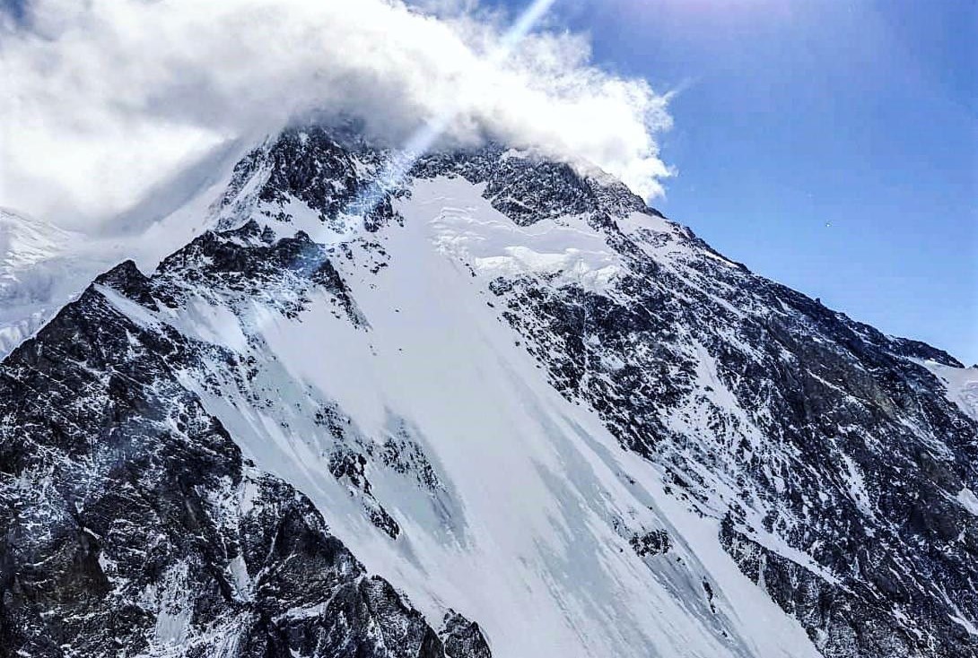 Alex Txikon comienza el ataque al K2 pendiente de la meteorología