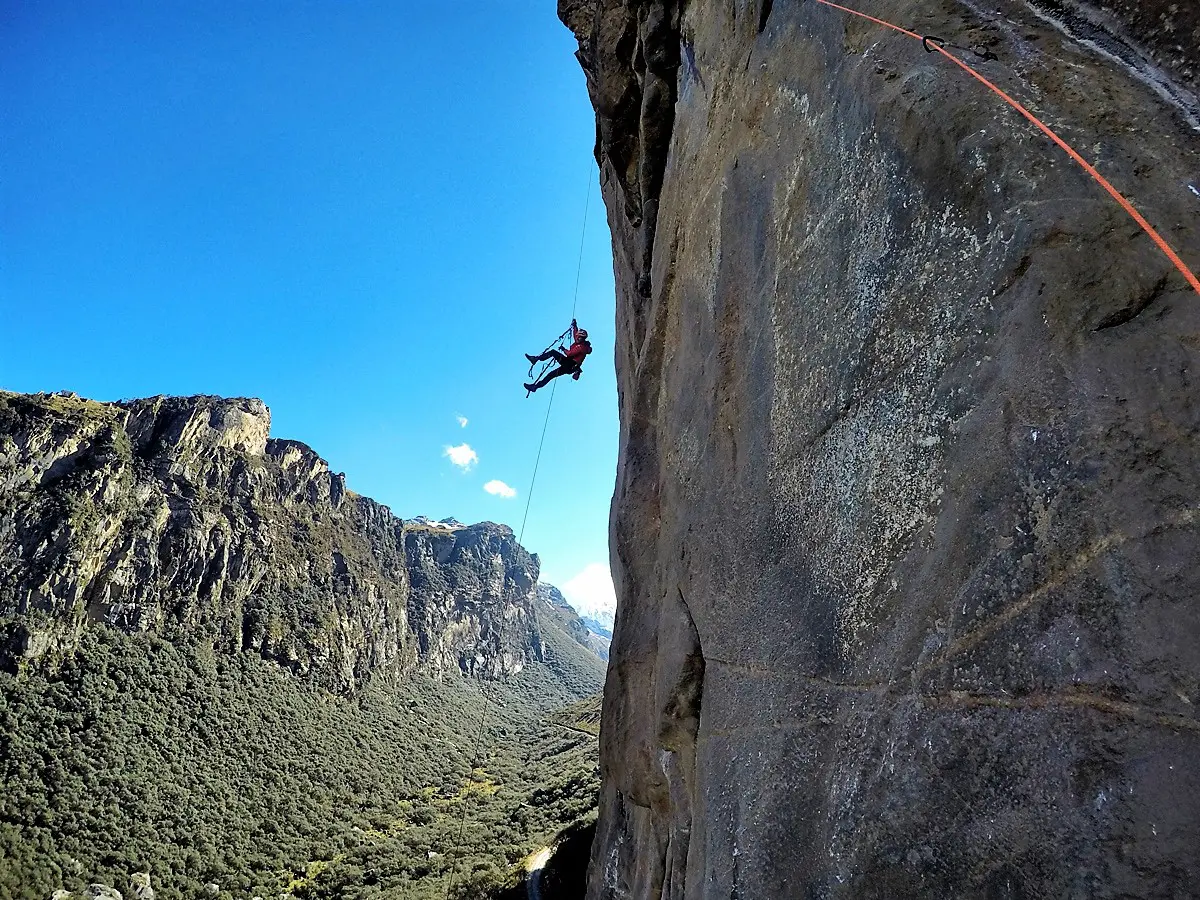 Hermanos Pou: vía nueva de roca en la quebrada Llaca al Este de Huaraz