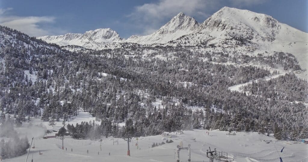 Grandvalira Resorts abre 100% de las pistas de esquí y remontes