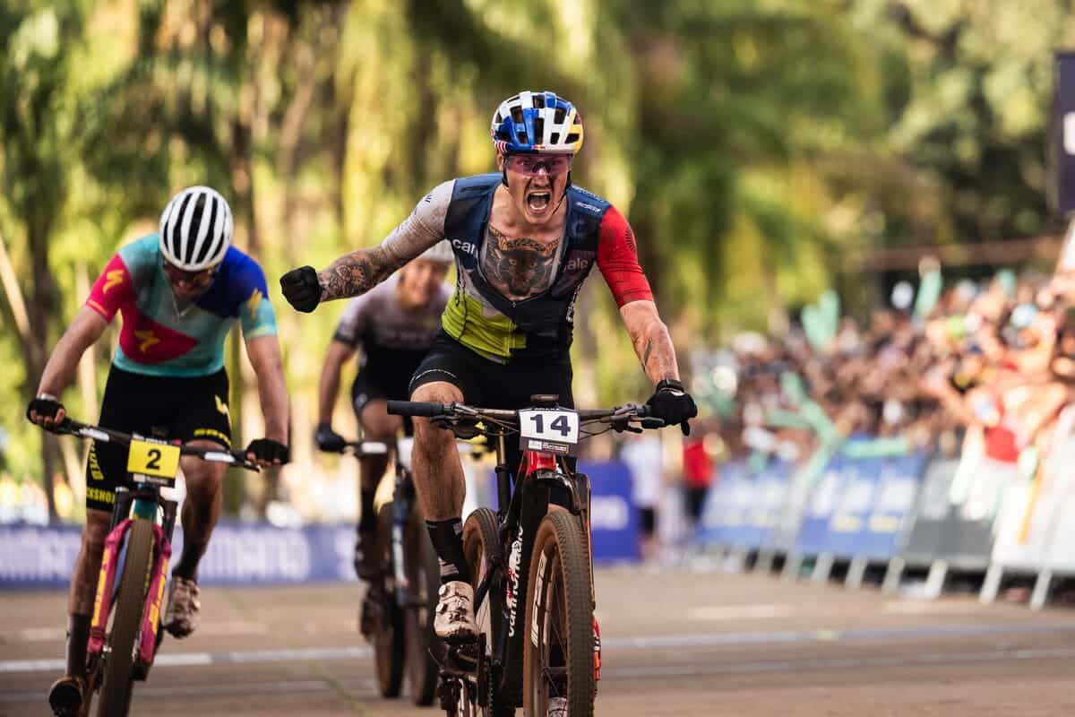 Simon Andreassen y Hayley Batten ganan la XCO de Araxá