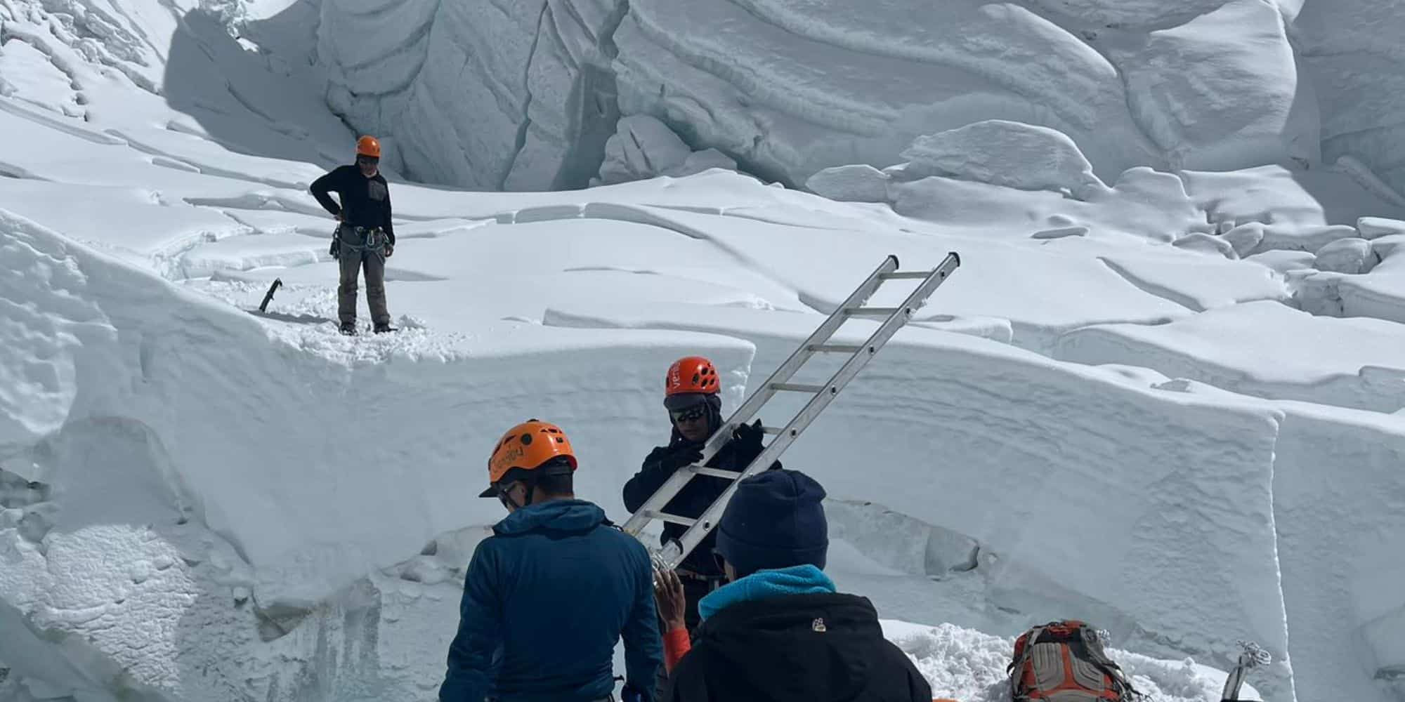 Los Icefall Doctors abren la ruta en el Everest: arranca la temporada ...